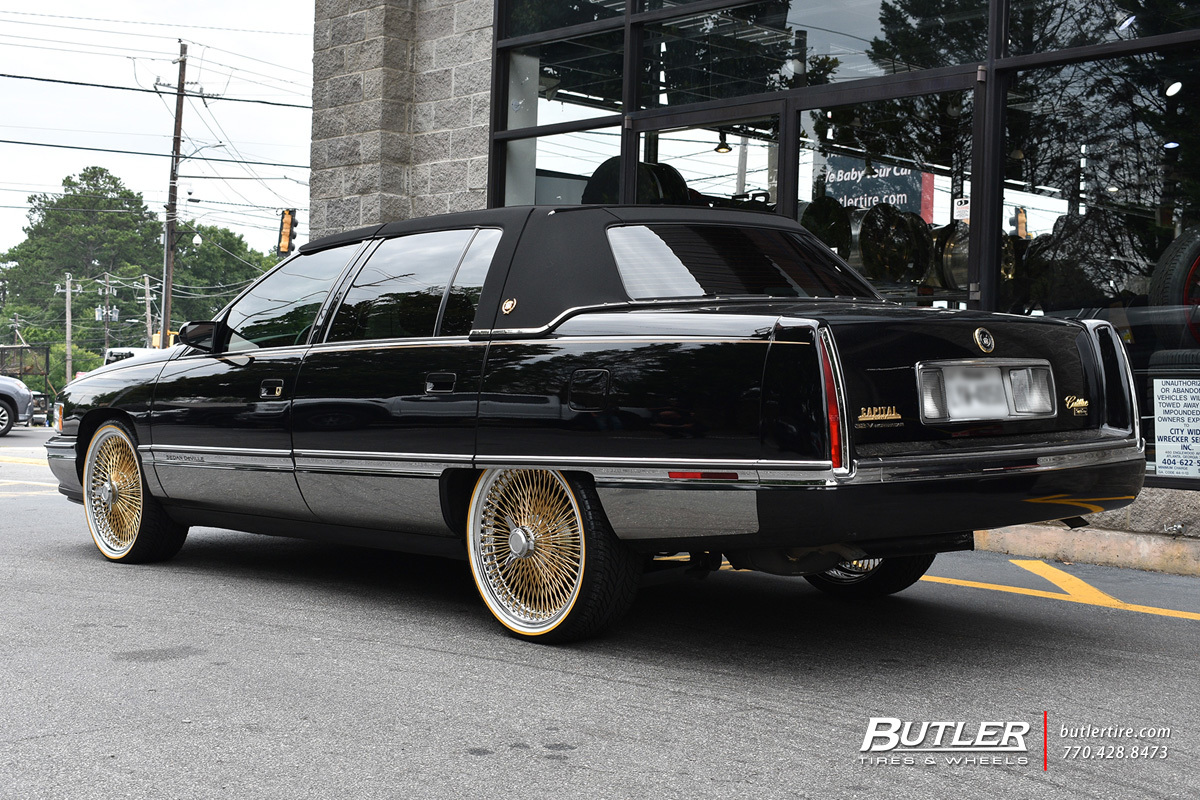 Une sublime Cadillac DeVille façon lowrider avec des jantes Butler