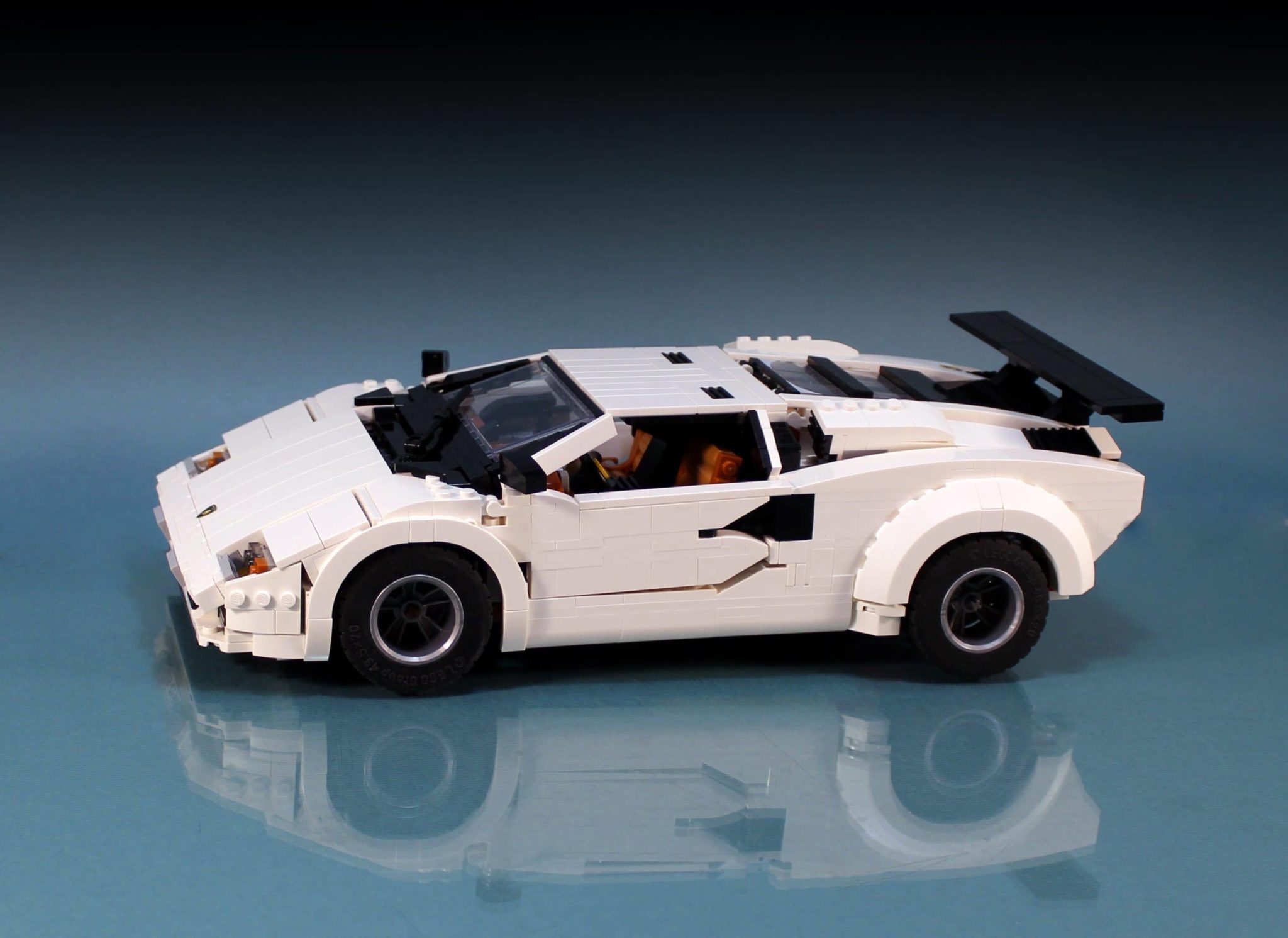 Construction alternative Lego : une Countach à partir de la 911 (10295)