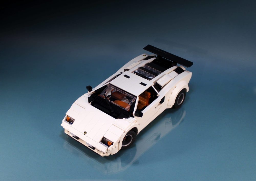 Construction alternative Lego : une Countach à partir de la 911 (10295)